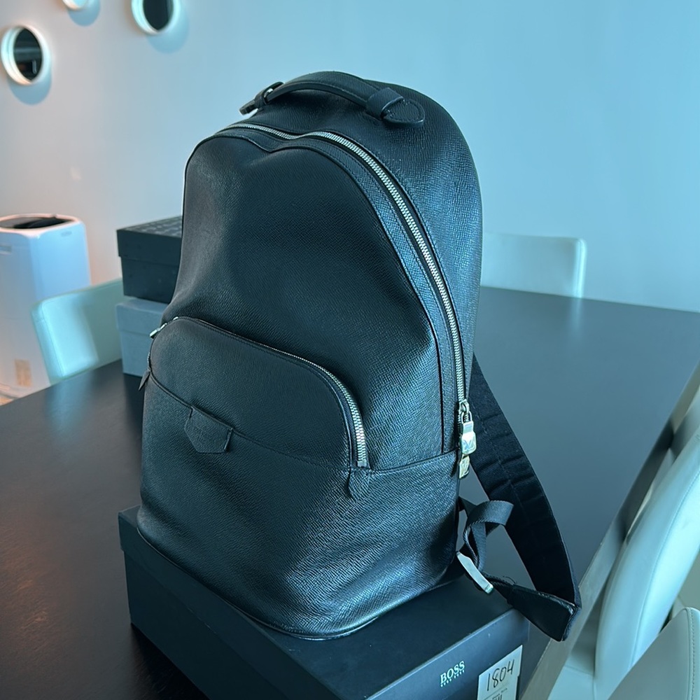 Louis Vuitton Men’s Black Leather Backpack - Gem